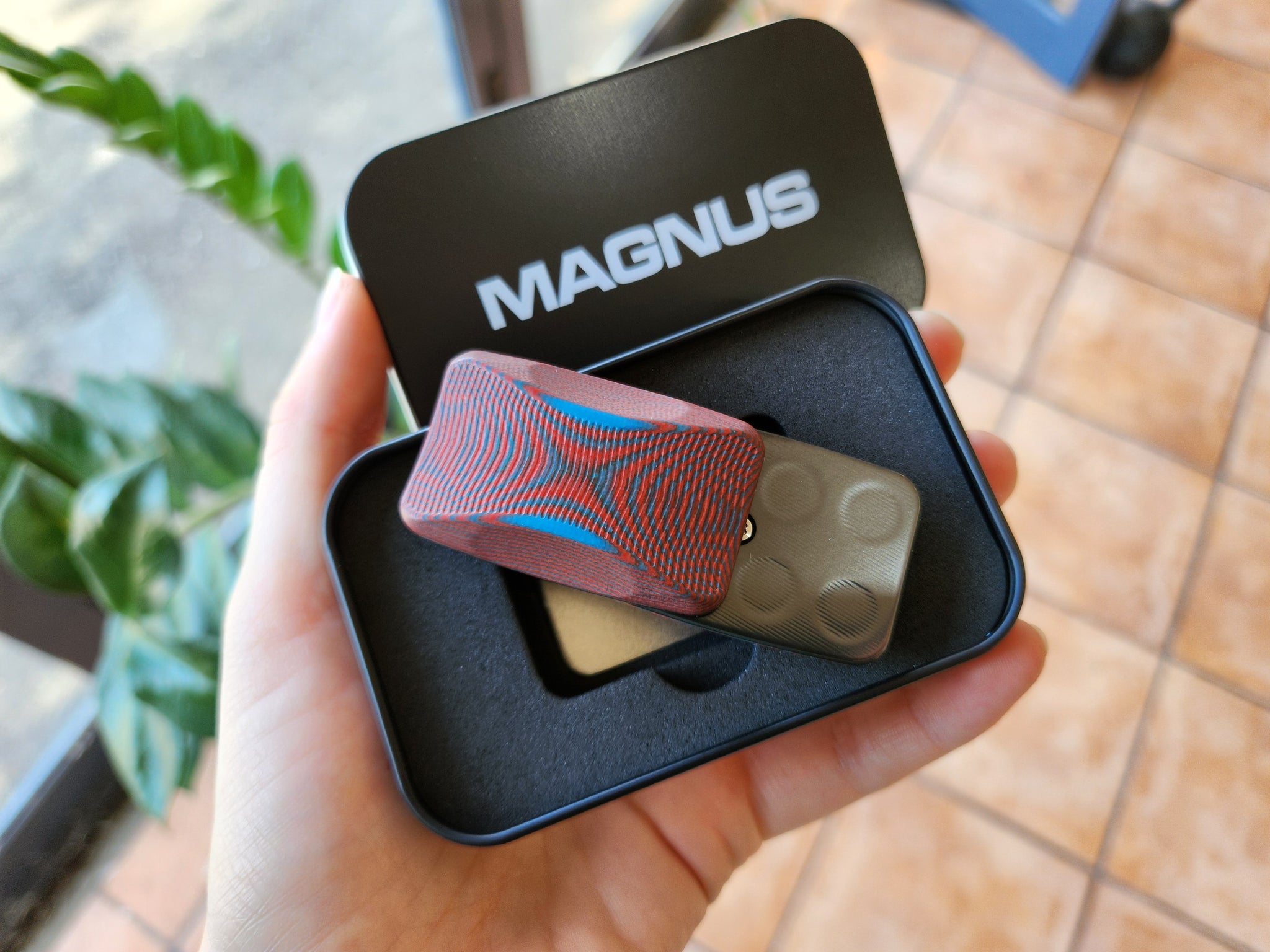 G10 Red/Blue - SC263 - Sweep - 3-Click – Magnus Fidgets